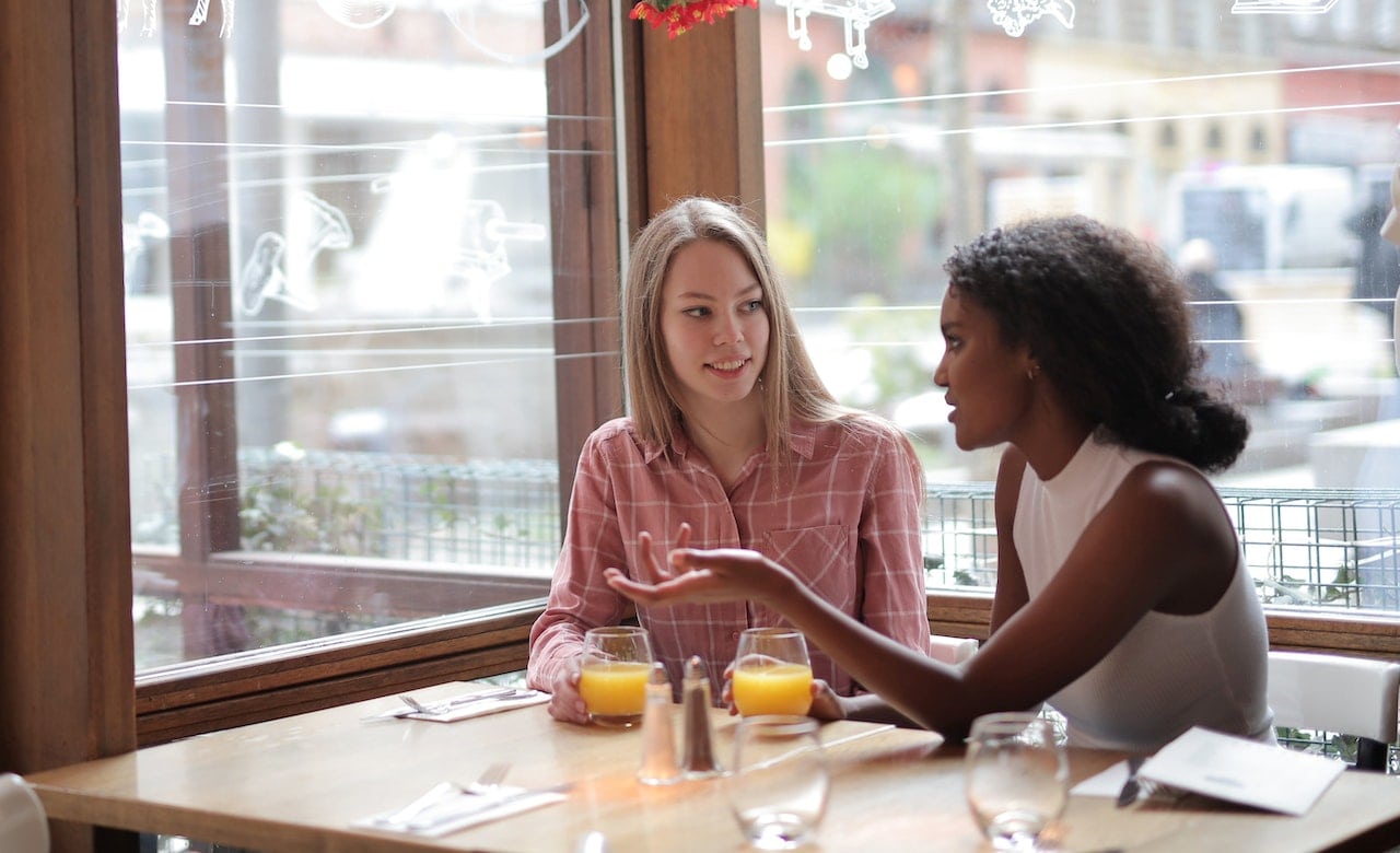 10 easy ways to talk to strangers at a cafe - Deeper Conversations