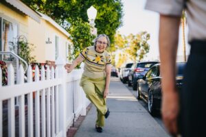 16 easy ways to start a conversation with your neighbor (without being ...